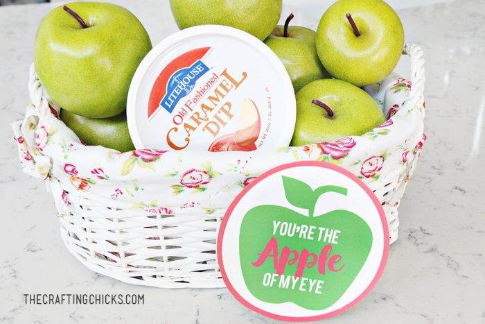 Apple Gift Idea and Free Printable Tag - The Crafting Chicks