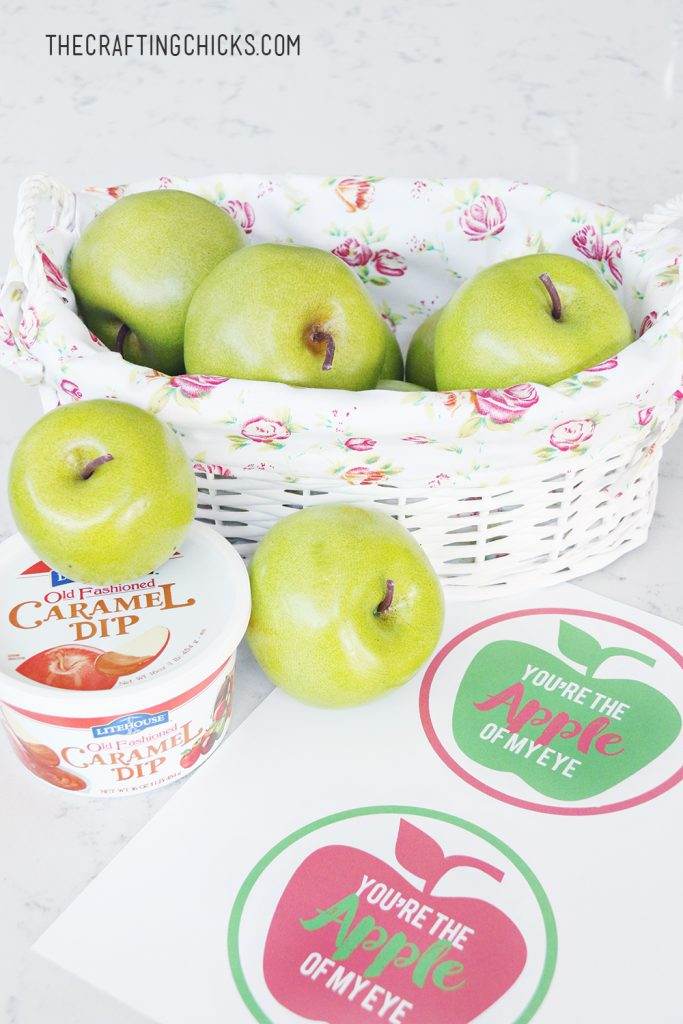 Apple Gift Idea and Free Printable Tag - The Crafting Chicks