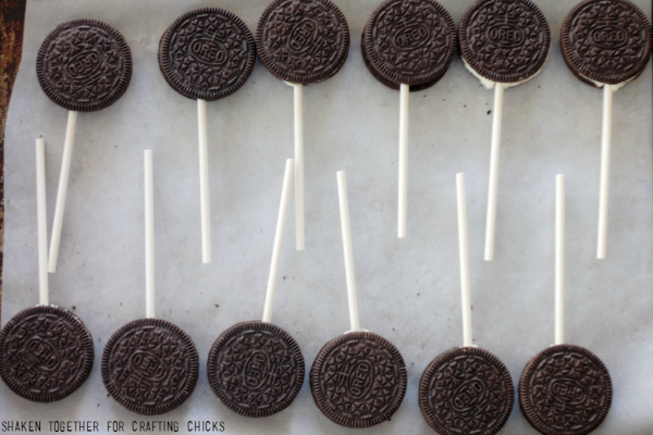 New Year's Eve Ball Drop Oreo Pops - The Crafting Chicks