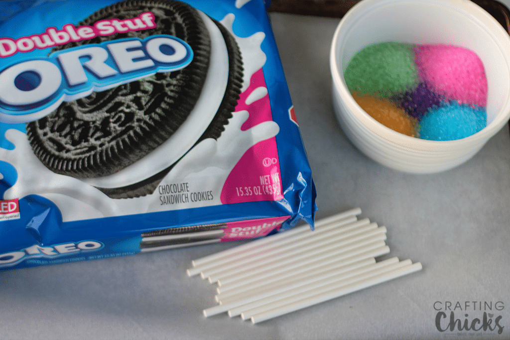 New Year's Eve Ball Drop Oreo Pops - The Crafting Chicks