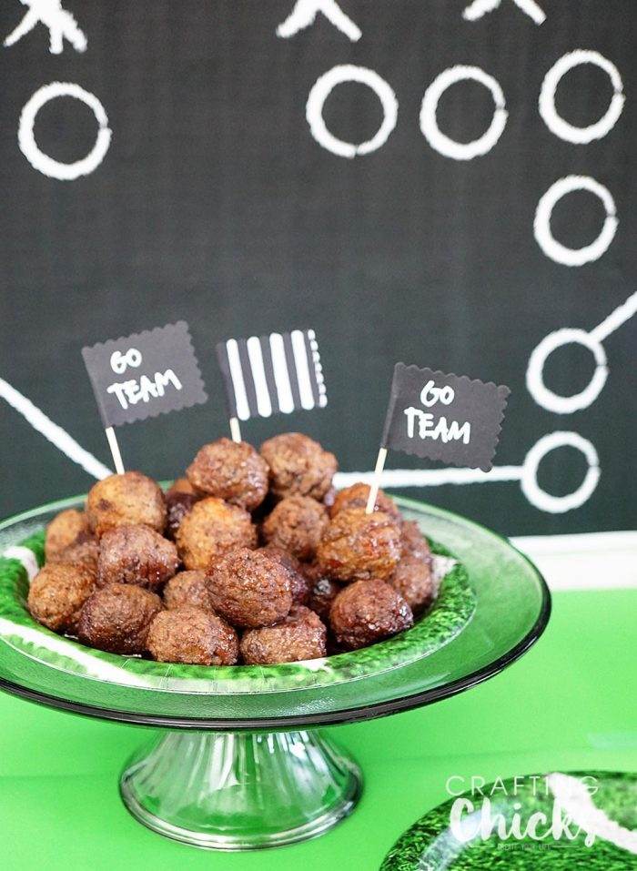Game Day Table - The Crafting Chicks