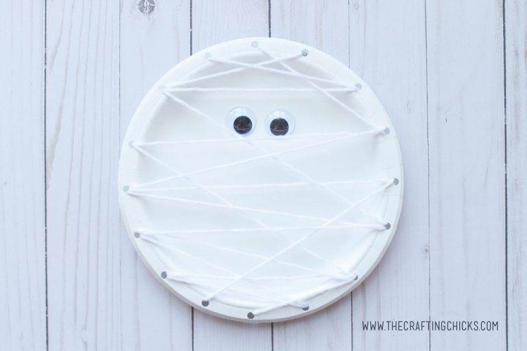 Mummy Paper Plate Kids Craft - The Crafting Chicks