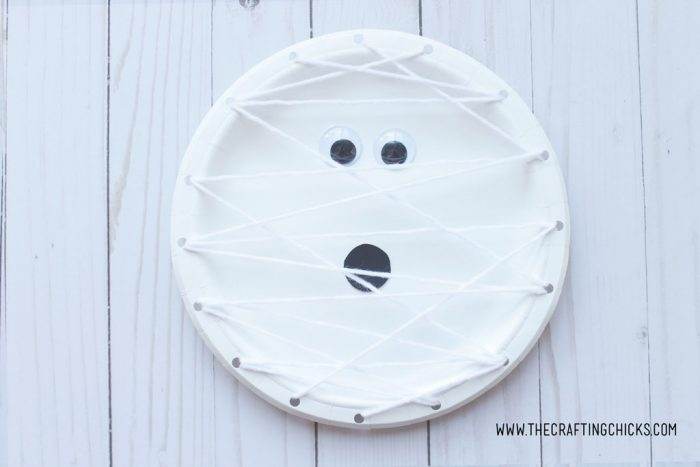 Mummy Paper Plate Kids Craft - The Crafting Chicks