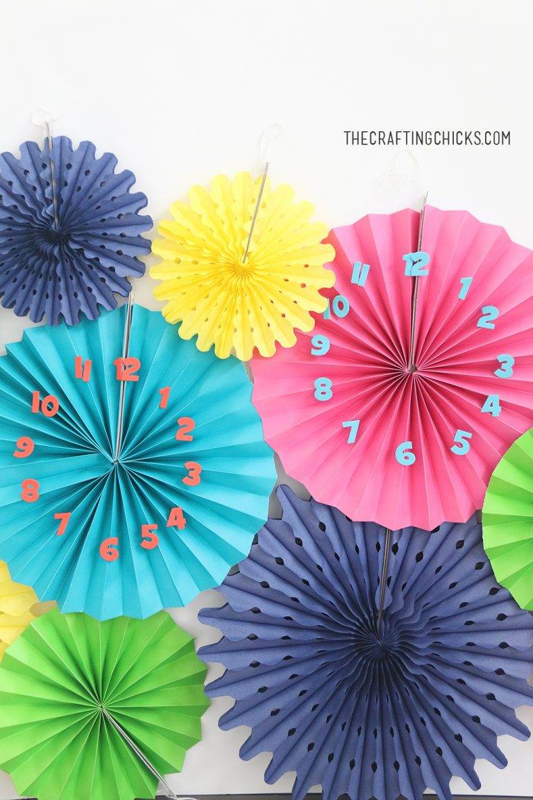 DIY New Year's Eve Party Clock Backdrop - The Crafting Chicks