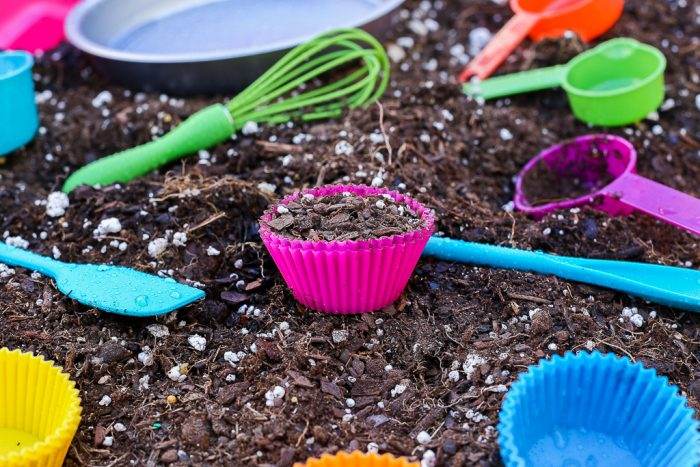 Backyard Mud Cafe: An Easy Outdoor Imaginative Play Idea for Kids - The ...