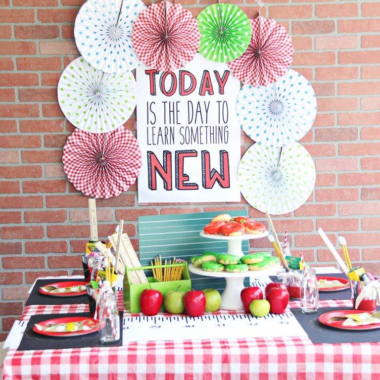 Back To School Party Backdrop - The Crafting Chicks