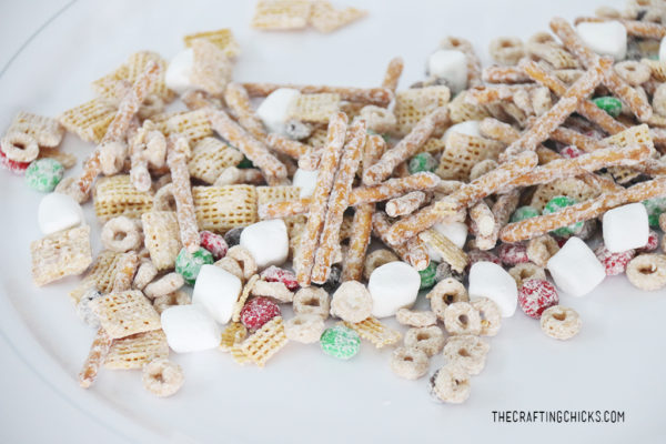 Snowman Snack Mix and Free Gift Tag - The Crafting Chicks