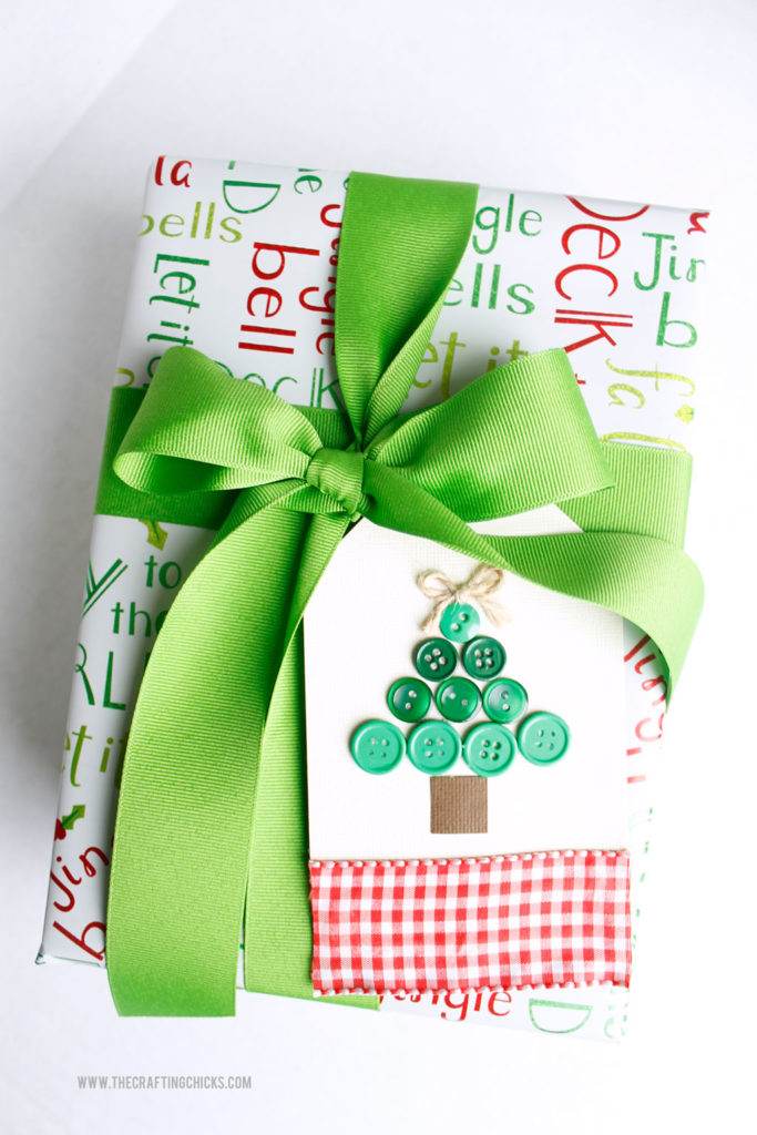 Button Christmas Tree Gift Tag - The Crafting Chicks