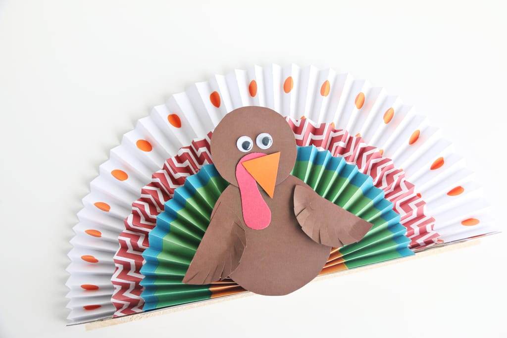 Paper Fan Turkey Craft - The Crafting Chicks