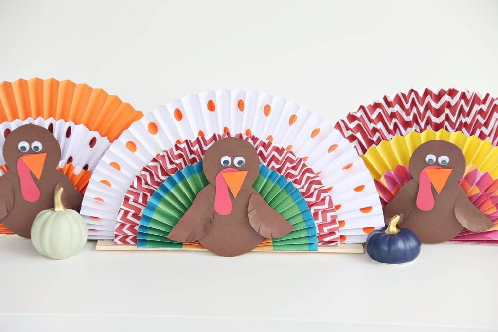 Paper Fan Turkey Craft - The Crafting Chicks