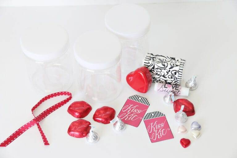 Valentine's Day Kiss Kit - The Crafting Chicks